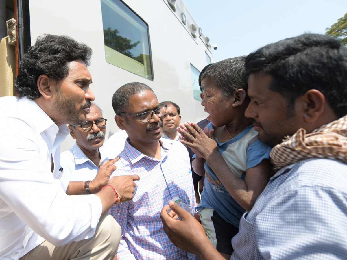 CM Jagan Bus Yatra Photos: అడుగడుగునా జనం ప్రభంజనం (ఫొటోలు) | CM Jagan Memantha Siddham Bus ...